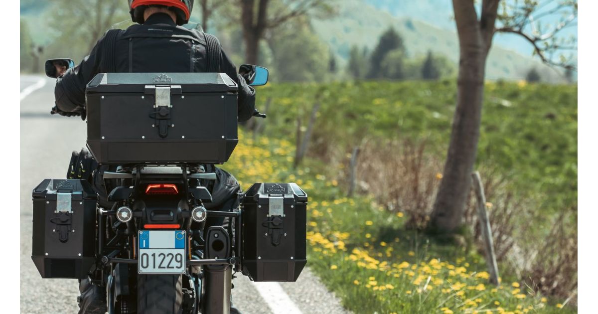 Βαλίτσα Givi Trekker 56 Alaska black Monokey® | ALA56B | MotoExpert